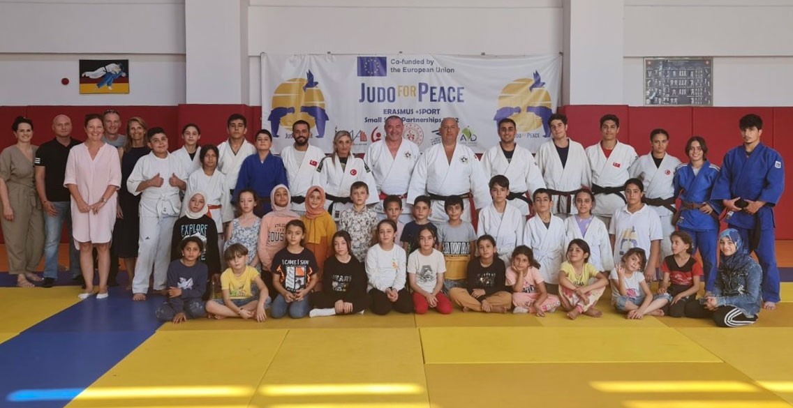 Judo Brings Smiles Back to Children / IJF.org